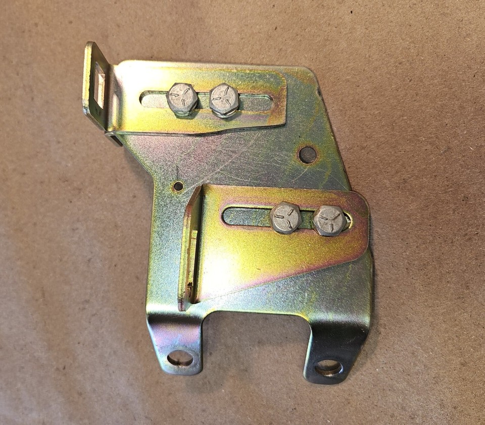 Edelbrock 8036 Throttle / Cruise Control and Trans. Kickdown Mounting ...