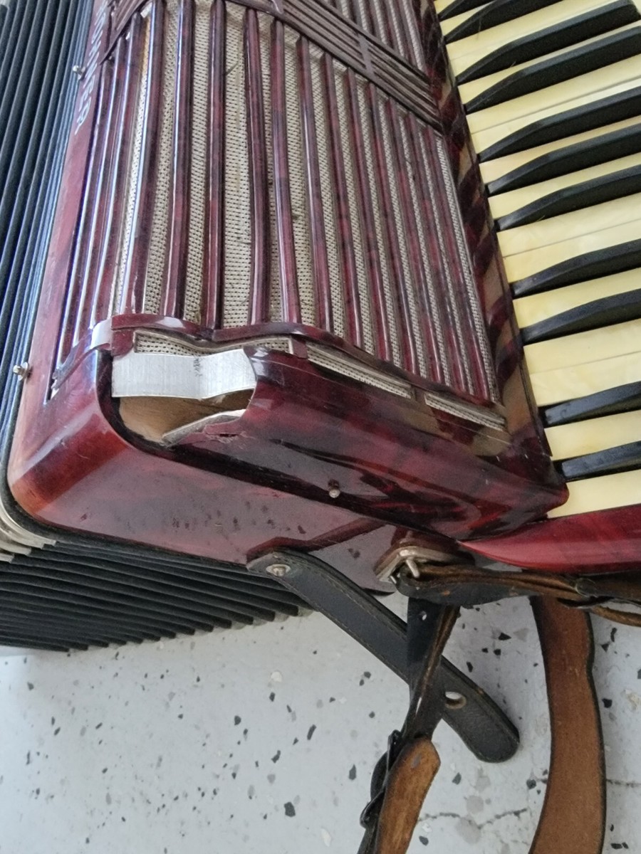 Accordion - Hohner Verdi II Red & Black for parts not Accordion - Hohner Verdi II Red & Black for parts not