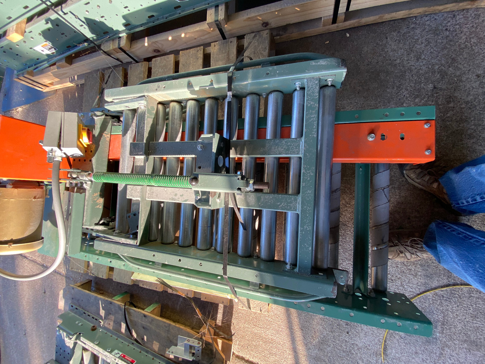 Hytrol Gravity Conveyor Spring Assisted Gate Pass Through 33" 21 ...