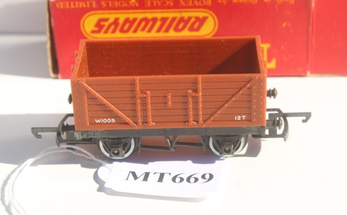 Triang OO 1:76 R.10 B.R. Brown 12T Open Plank goods Wagon FNQHobbys ...