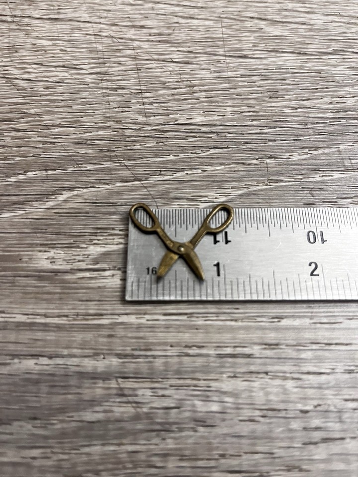 INTERCAST DOLLHOUSE MINIATURE CRACKER JACK CHARM SCISSORS SHEARS 1 ...