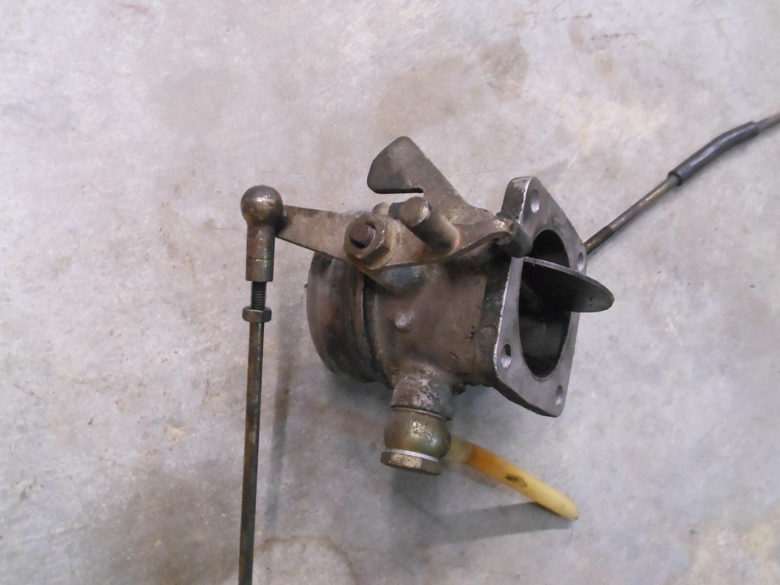 Mercedes OEM 1974 240D W115 Bosch Diesel Throttle Body + Linkage | eBay