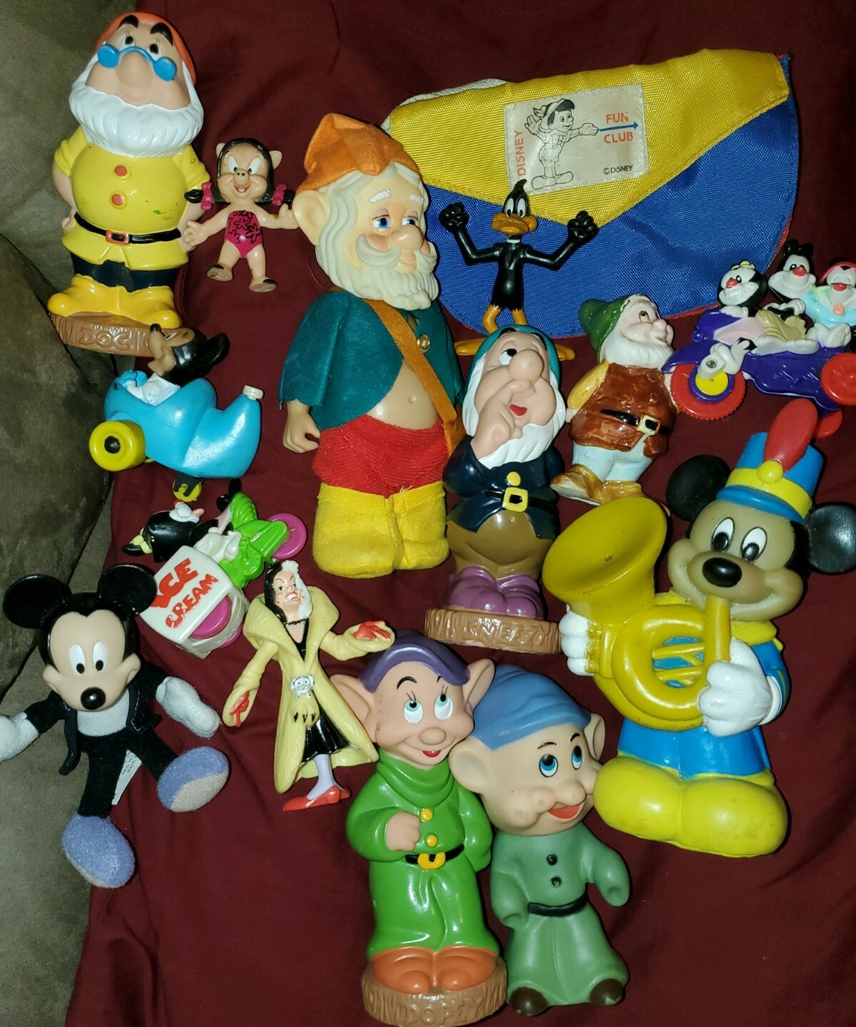 vintage LOT Disney/ Looney TUNES vinyl rubber toys snow white dwarfs ...