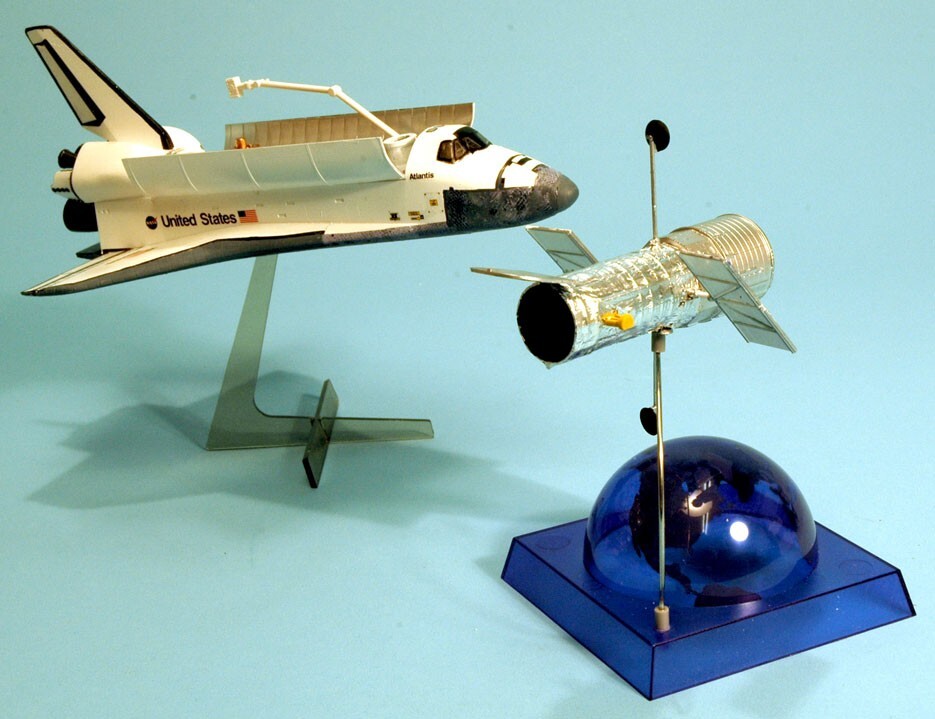 Space Shuttle Orbiter [STS] Discovery NASA Spacecraft Model Hasegawa 1 ...