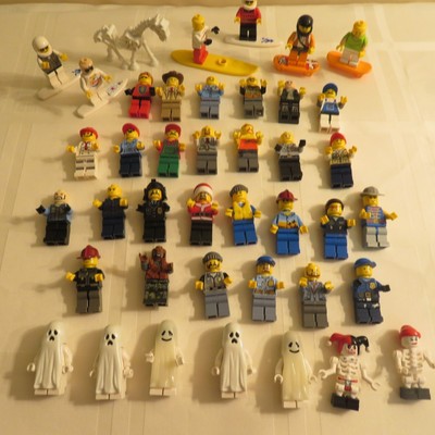 Lot of 40 LEGO Minifigures Vtg Bundle w/35 Accessories Minifig ...