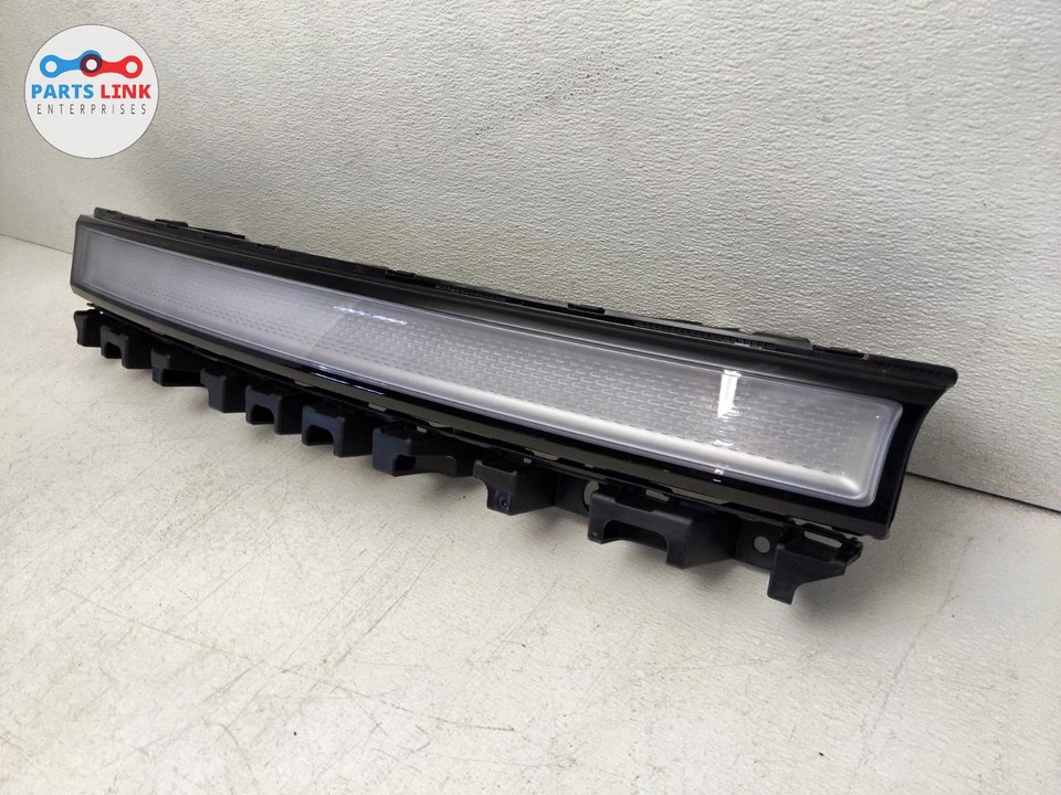 2021-25 RIVIAN R1T R1S FRONT CENTER HEADLIGHT LED LAMP INNER MIDDLE BAR ...