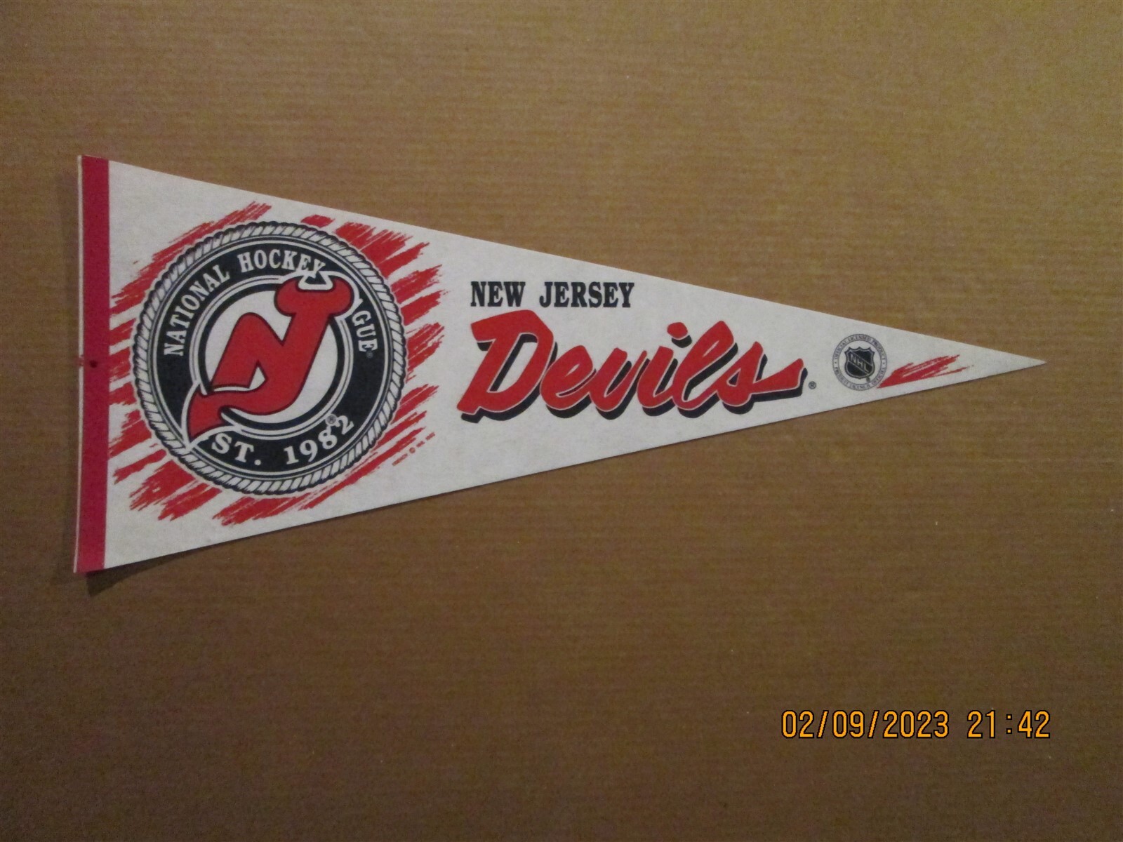 NHL New Jersey Devils Vintage 1992 EST. 1982 Team Logo Hockey Pennant ...