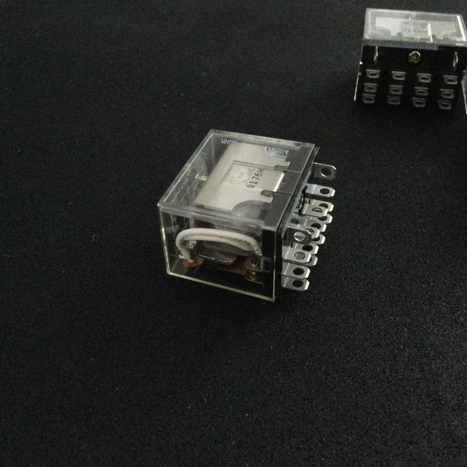 Lot of 4 New OMRON IEC255 Relays 10A 240 Amp LY4 14 Pin (LN37P) | eBay