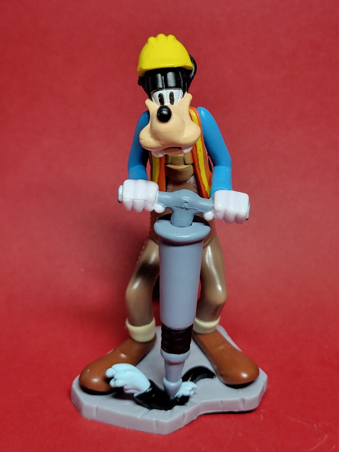 DISNEY GOOFY CONSTRUCTION WORKER JACKHAMMER HITTING SIDEWALK PIPE PVC ...