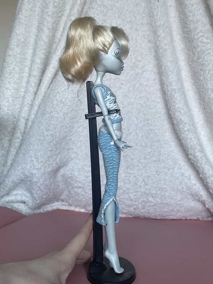 Monster High Doll Lagoona Blue Dead Tired in original outfit No shoes ...