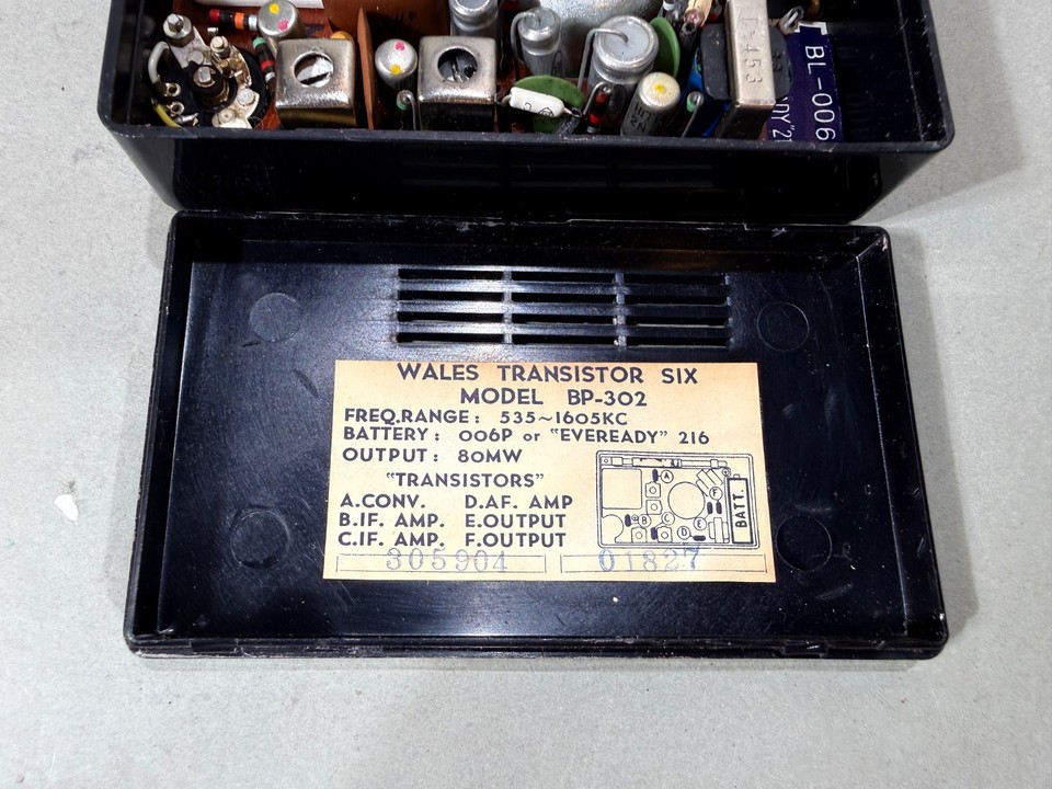 Vintage 1960s Wales BP-302 Gold & Black Pocket 6 Six Transistor Radio ...