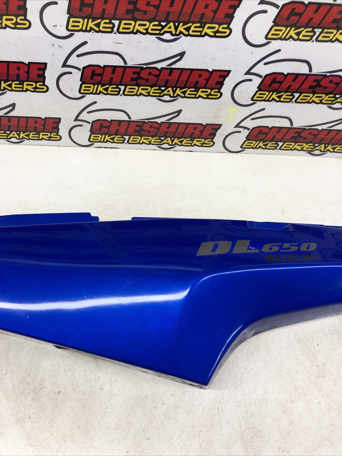 ♻️ Suzuki DL 650 V-strom 2004 - 2006 Rear Left Side Tail Fairing Panel ...
