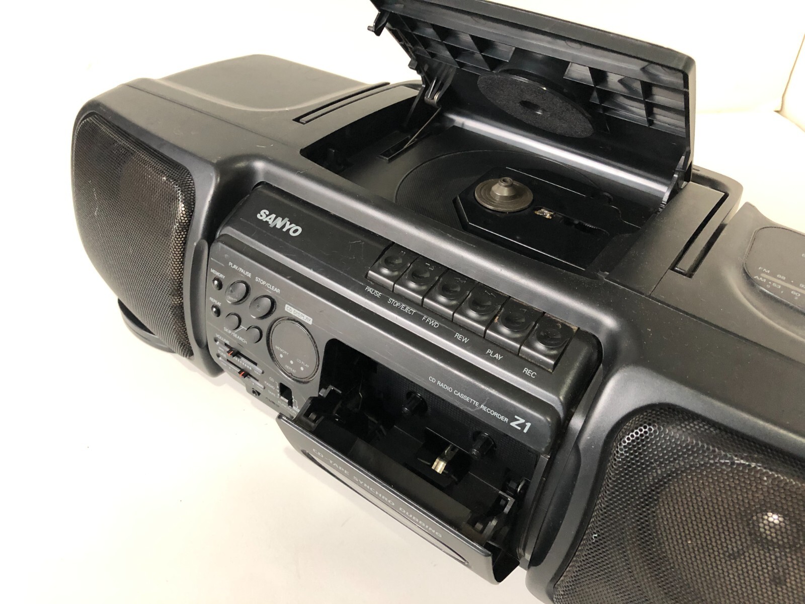 Sanyo CD player/Radio Boombox -(Cassette Not Fully Working)- FREE SHIP ...