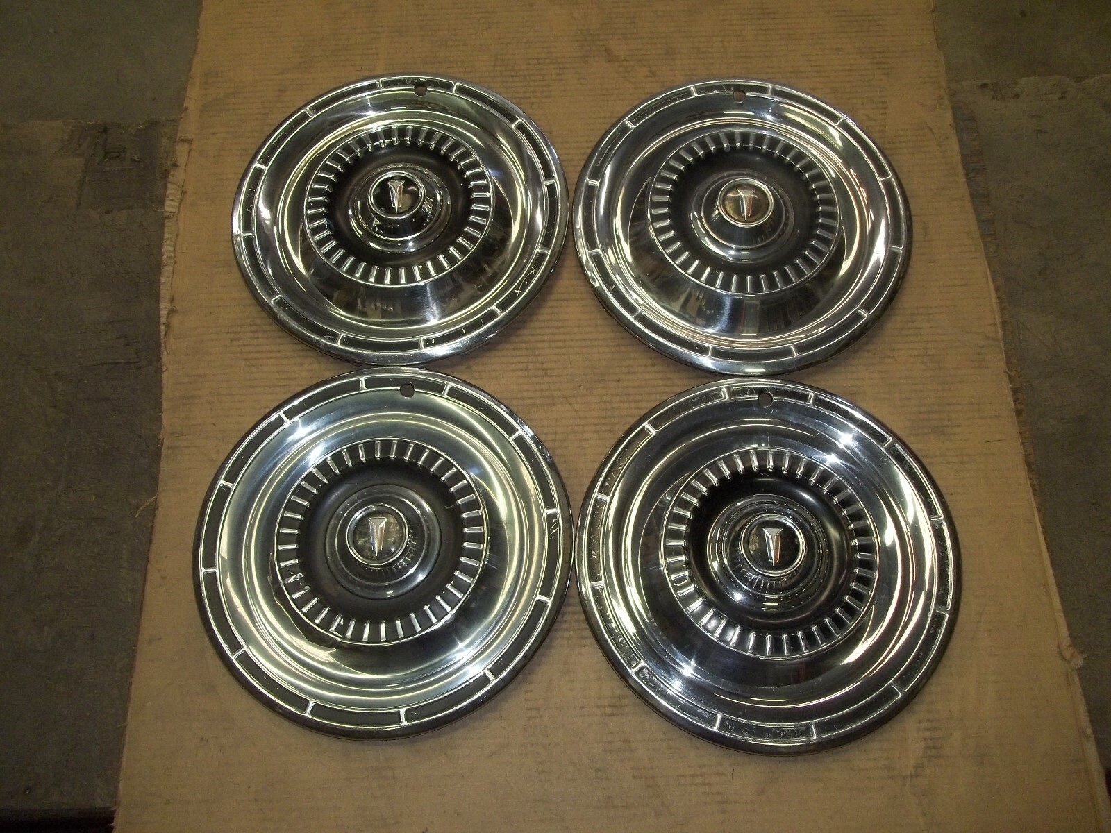 1965 65 Plymouth Satellite Valiant Hubcap Rim Wheel Cover Hub Cap 14 ...
