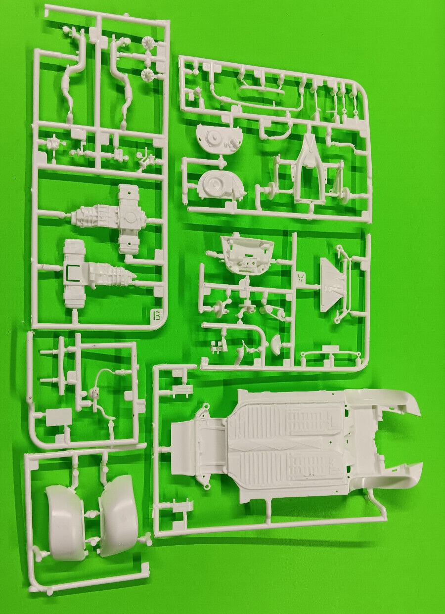 Revell 1968 Volkswagen Beetle VW Bug 1/24 motor engine 4 cylinder Frame ...