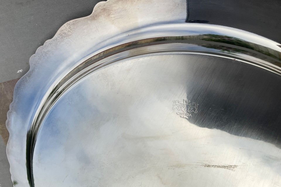 1987 ONEIDA Ltd. Silverplate "GEORGIAN SCROLL" Round Tray 12 1/2" W/box ...