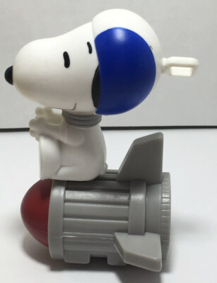 MCDONALDS TOY COLLECTIBLE 2018 SNOOPY ON A SPACE ROCKET | eBay