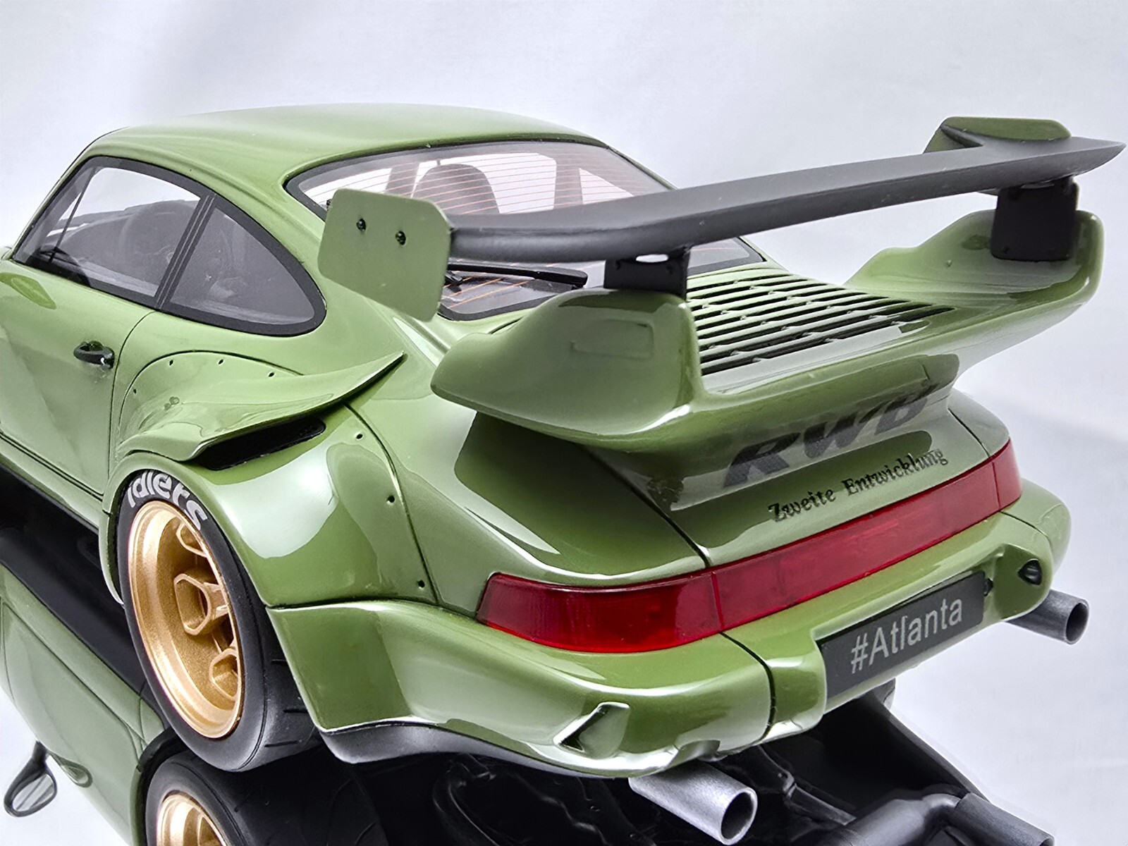 GT Spirit RWB Porsche 911 (964) RAUH-Welt Atlanta 1992 Green Model Car ...