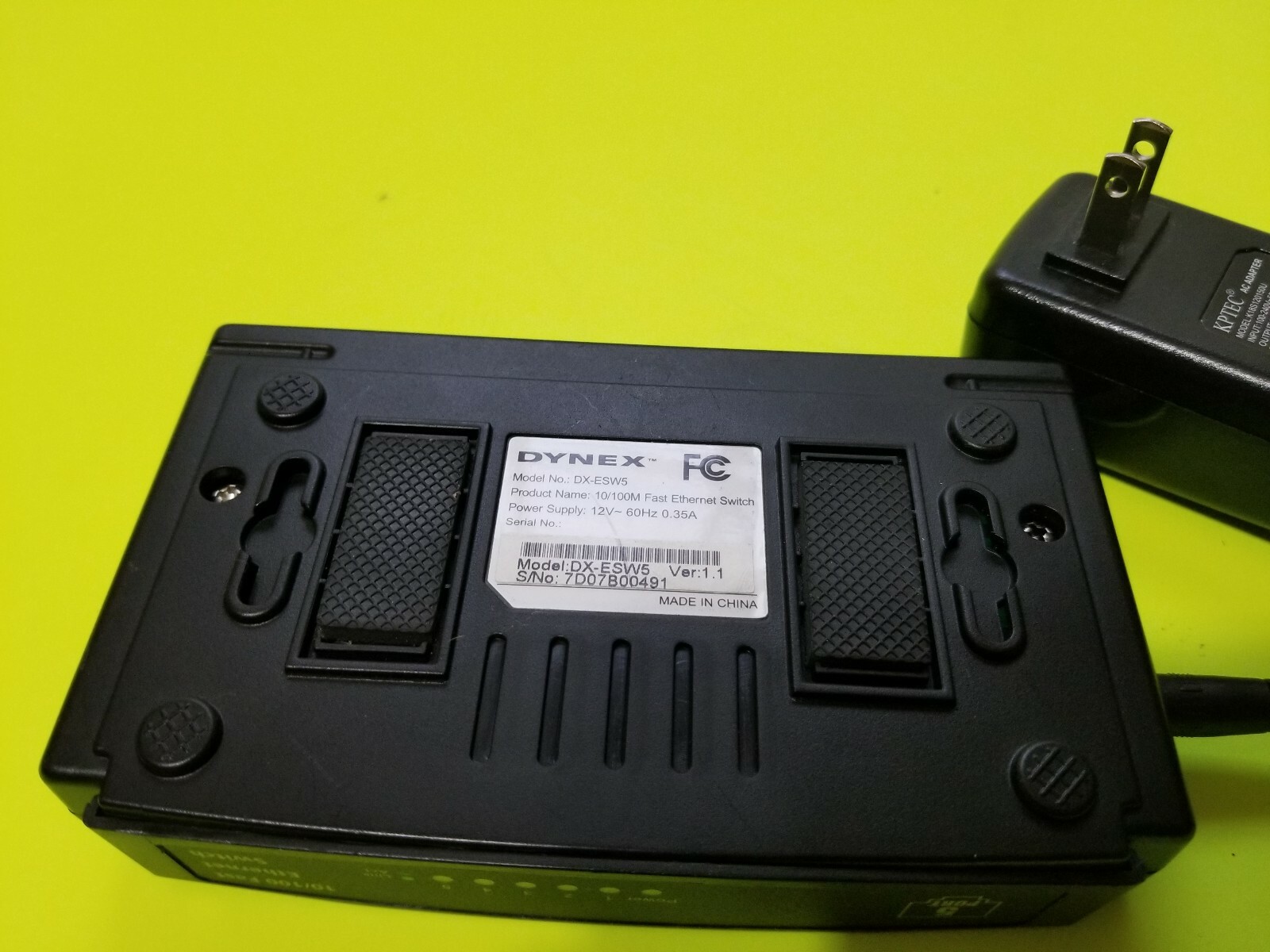 Dynex DX-ESW5 10/100 5-Port Fast Ethernet pc Lan connector Switch ...
