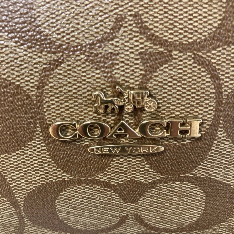 Borsa a tracolla Coach Casey 2 vie in pelle marrone con logo PVC nuova ...