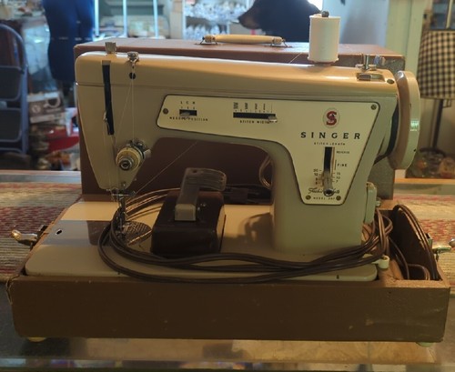 Vintage Fashion Mate By Singer Sewing Machine #237 W/Carrying Case ...
