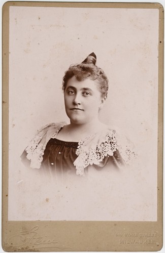 CIRCA 1890s CABINET CARD STEIU GORGEOUS YOUNG LADY IN FANCY DRESS ...