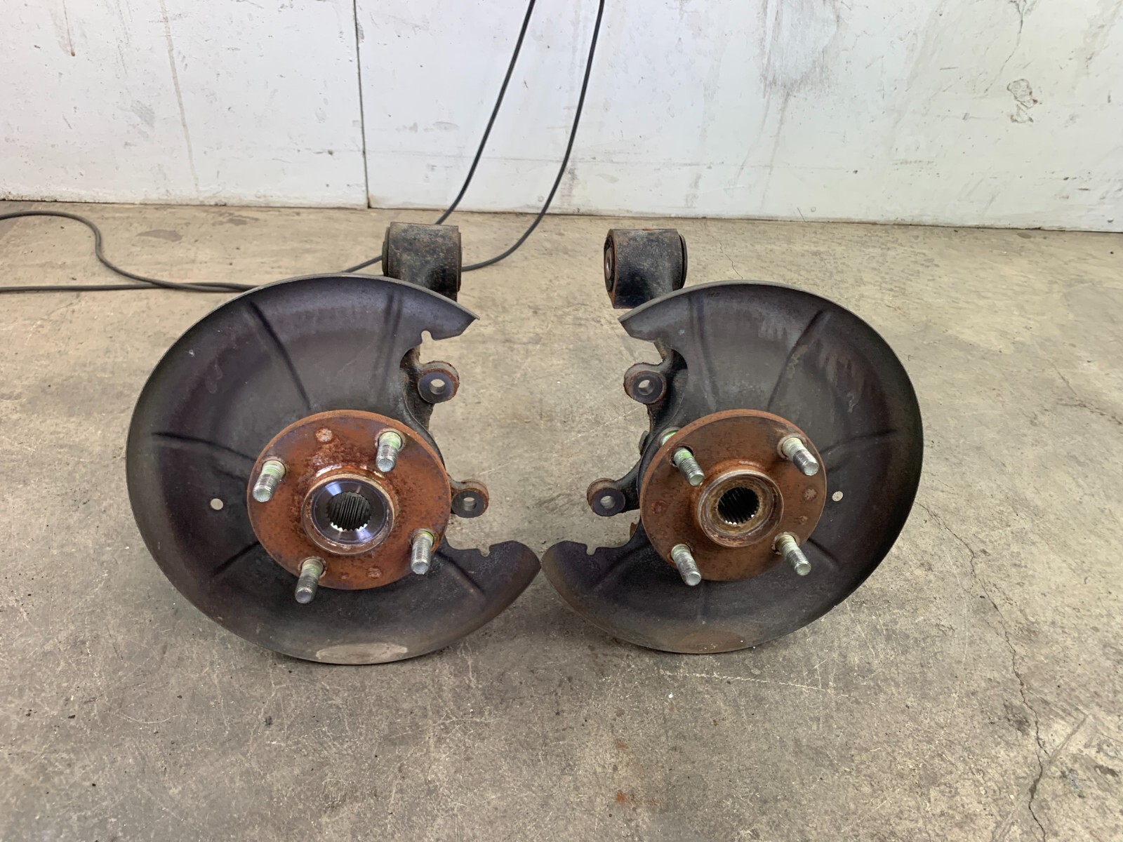 1999-2000 Mazda Miata Oem Rear Spindle Hub Left Right Set NON ABS 99-00 ...