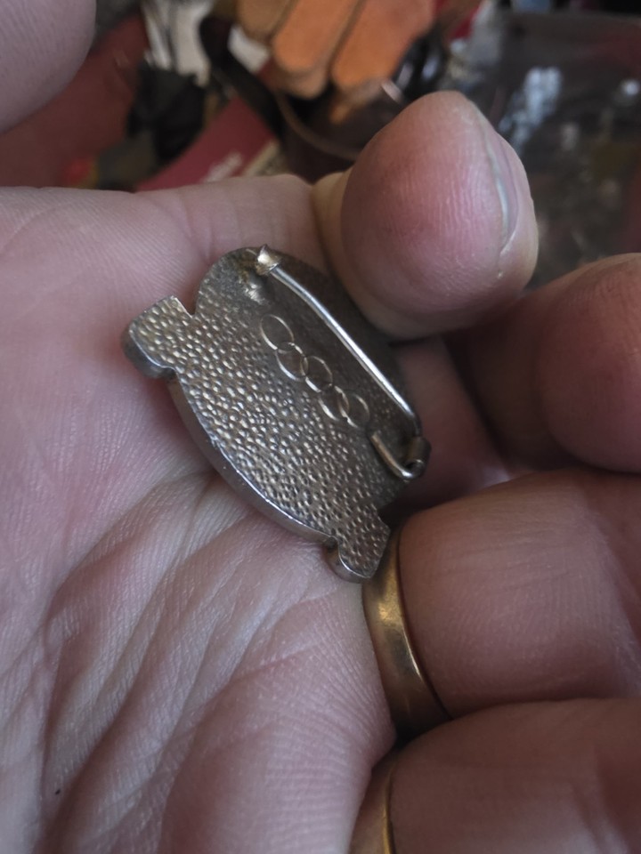 RARE 1969 CASTROL MOTORING NEWS RALLY CHAMPIONSHIP PIN BADGE 27mm RARE ...