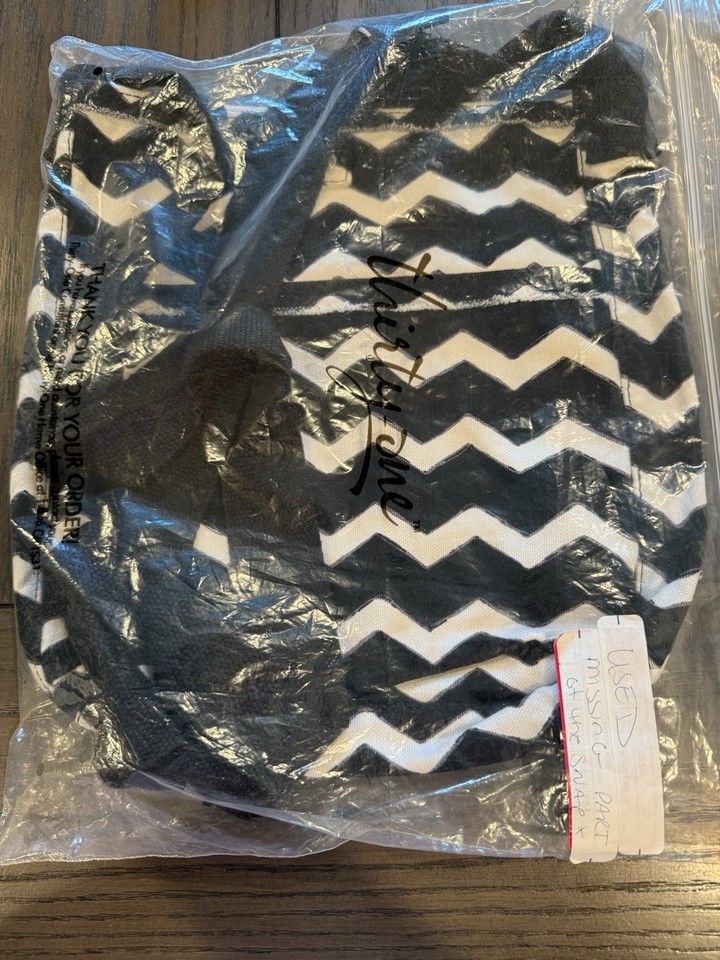 Thirty One Gifts, Retro Metro Crossbody, 988A Black Chevron, Pre-owned ...