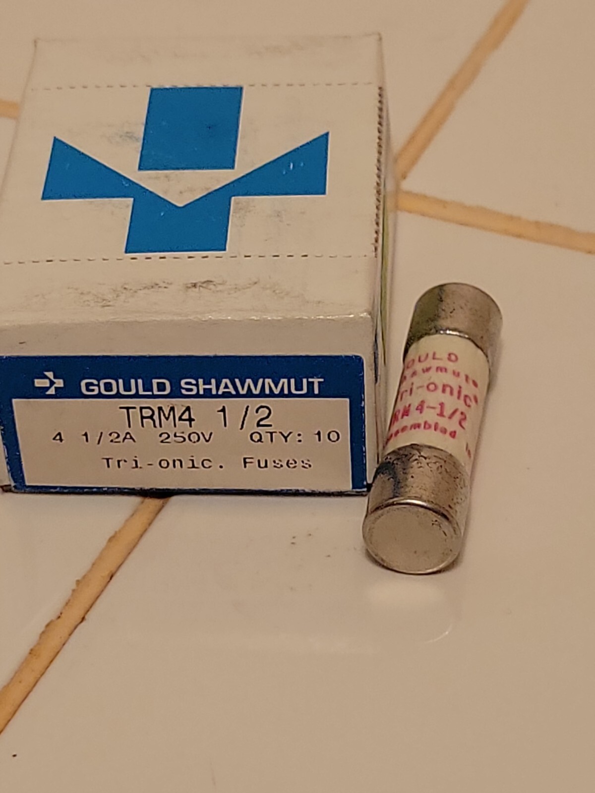 BOX of 10 Gould Shawmut TRM4 1/2 Fuses TRM 4 1/2 NEW IN THE BOX | eBay