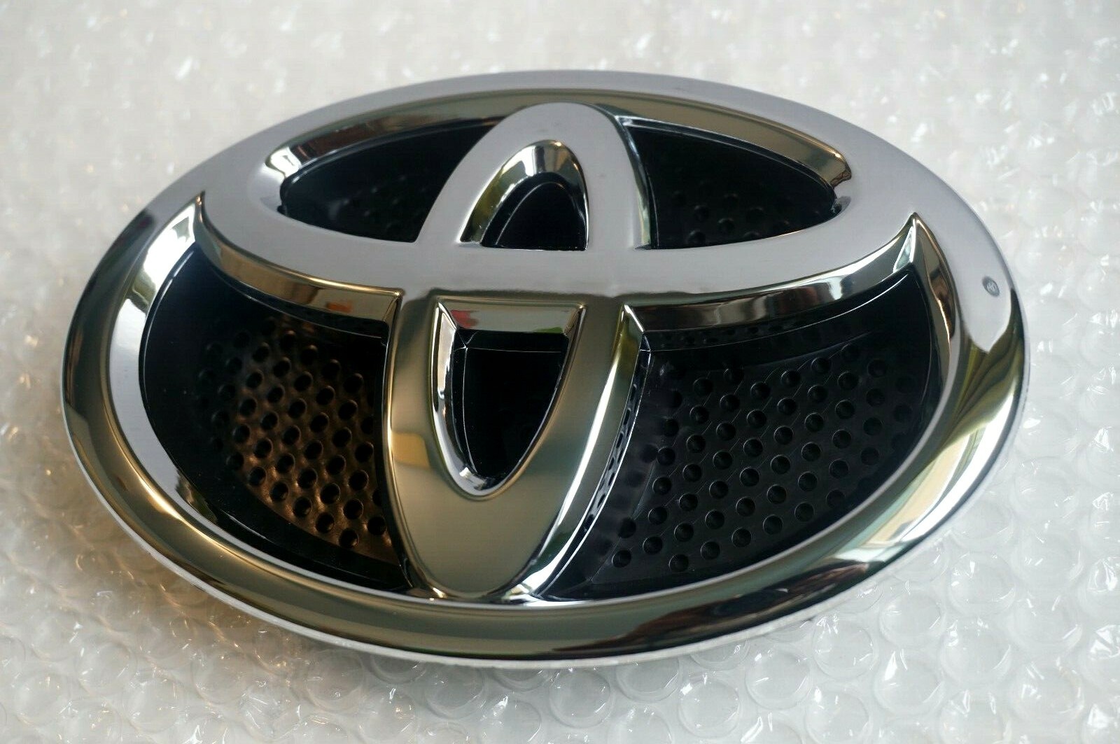 2013 - 2015 Toyota RAV4 FRONT GRILLE EMBLEM 75301-12400 Grill Badge ...