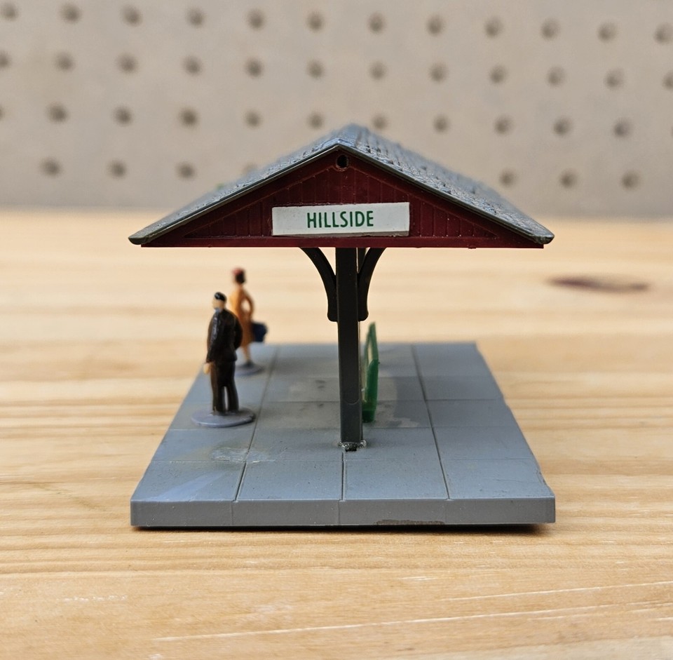 Vintage HO Scale Platform Station Hillside Railroad Layout Structure ...