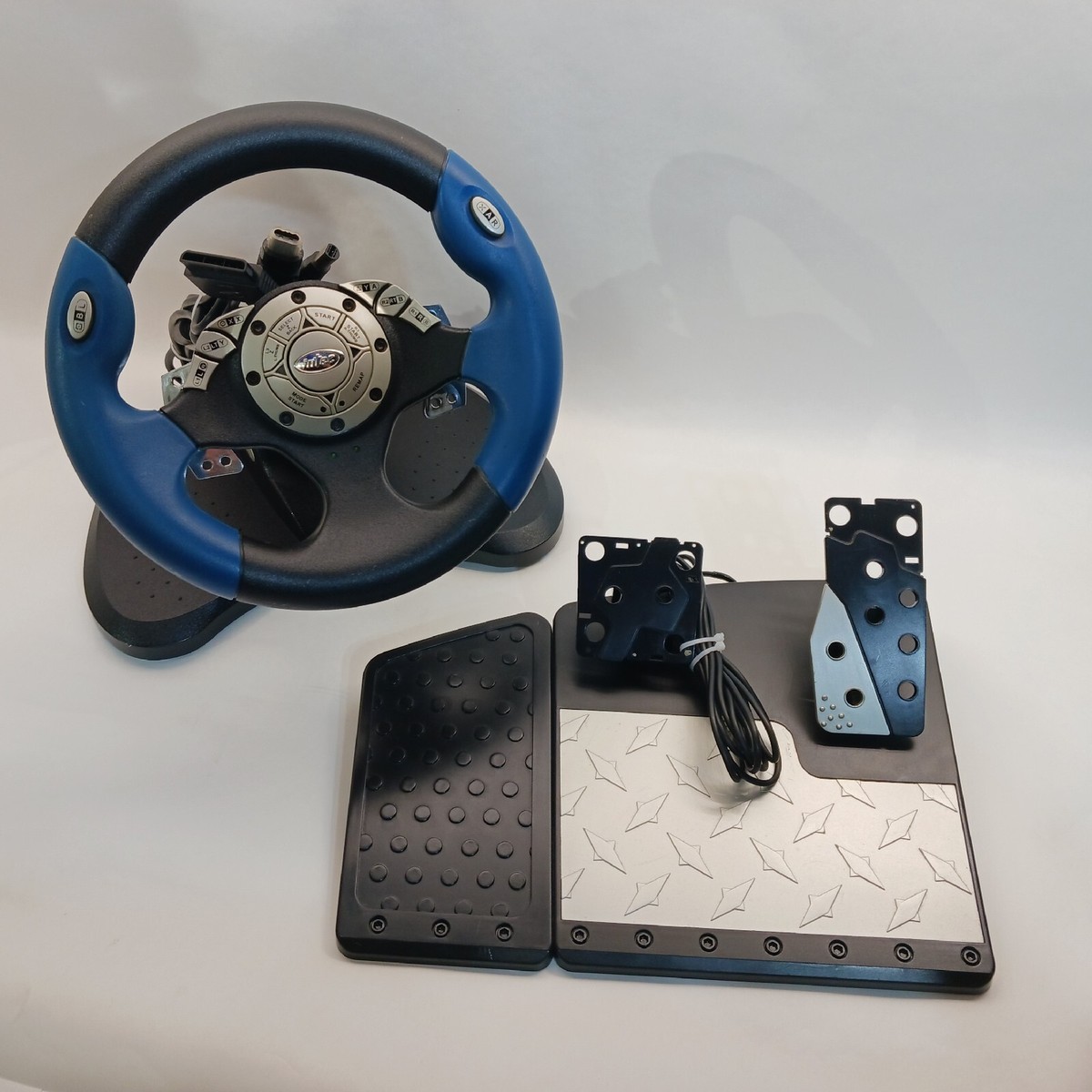 Gamecube Racing Wheel MAD CATZ MC2 STEERING WHEEL