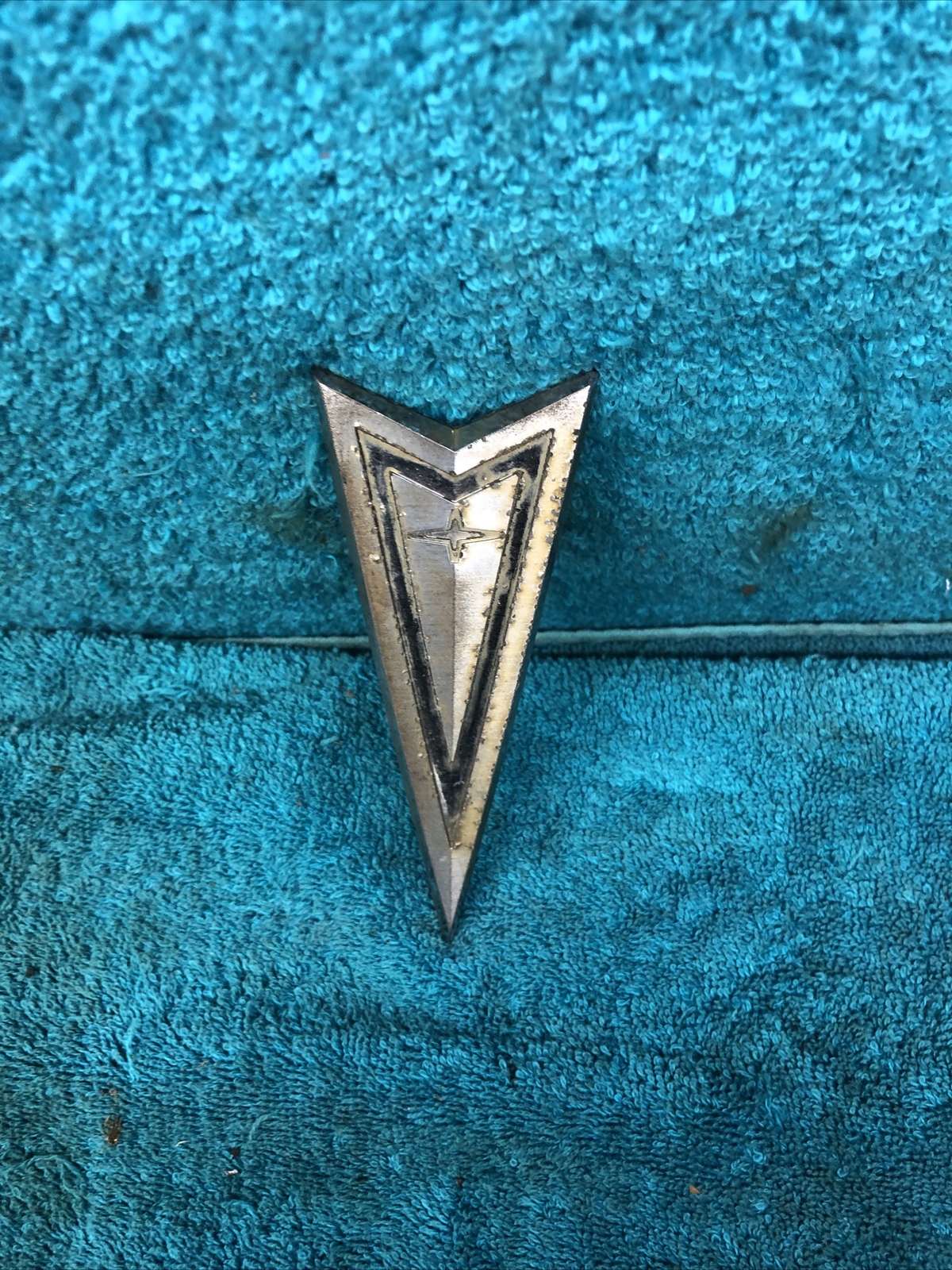 Pontiac arrowhead emblem part number 7663784 parts | eBay