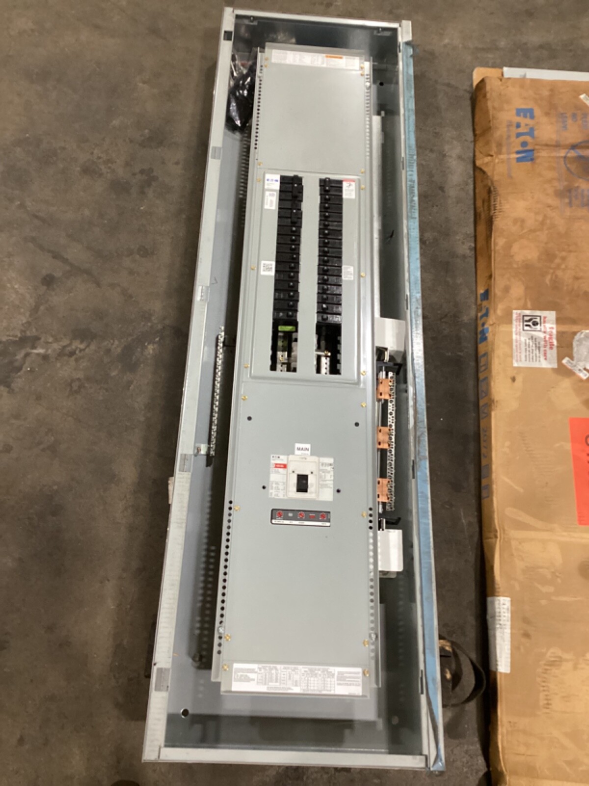 EATON PanelBoard JEZB2072R 20”W x 72” H 208Y/120V 400A AMPS #600JMFML ...