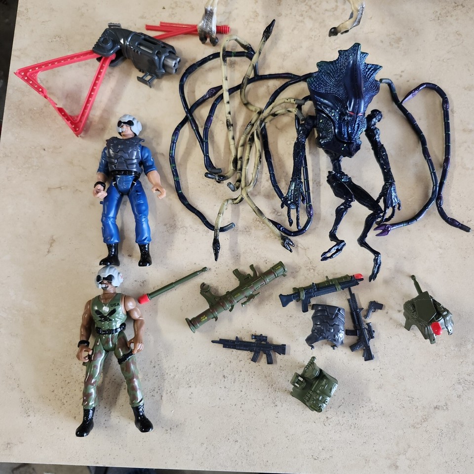 Independence Day ID4 ALIEN SUPREME 14" Action Figure Trendmasters Lot ...