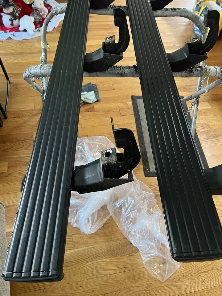 OEM Black Running Boards Fits '19-'24 Chevrolet & GMC 1500 Crew Cab ...