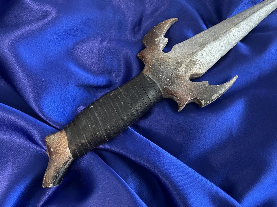 VERY RARE XENA WARRIOR PRINCESS SCREEN USED PROP DAGGER USED BY ARES ...