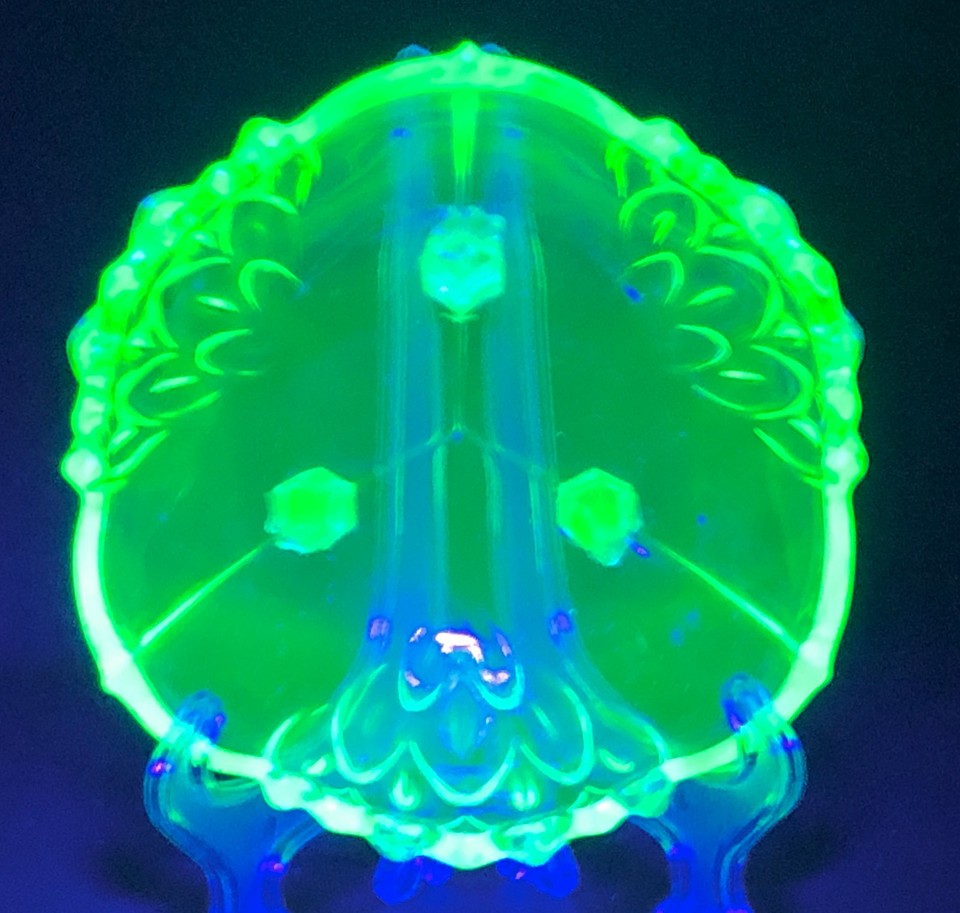 A) SWEET LIITLE VINTAGE ART DECO GREEN URANIUM DEPRESSION GLASS DISH ...