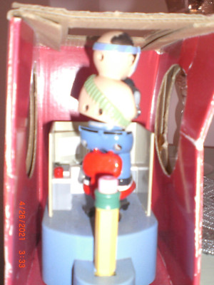 Gemmy Office Commando Desk Top Figure 2007 Talks Moves Sounds never ...