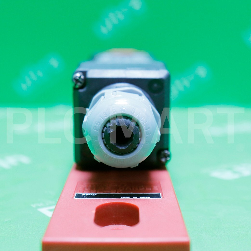 (USED) D4SL-N2NFA-D4 OMRON Door lock Safety Sensor Free "FedEx ...