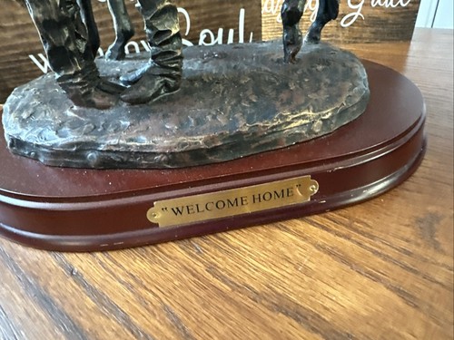 Western Moments Statue WELCOME HOME # 59012 Horse & Kissing Couple | eBay