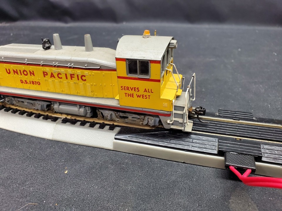ATHEARN HO Scale Union Pacific D.S.1870 SW1500 Switcher Diesel ...