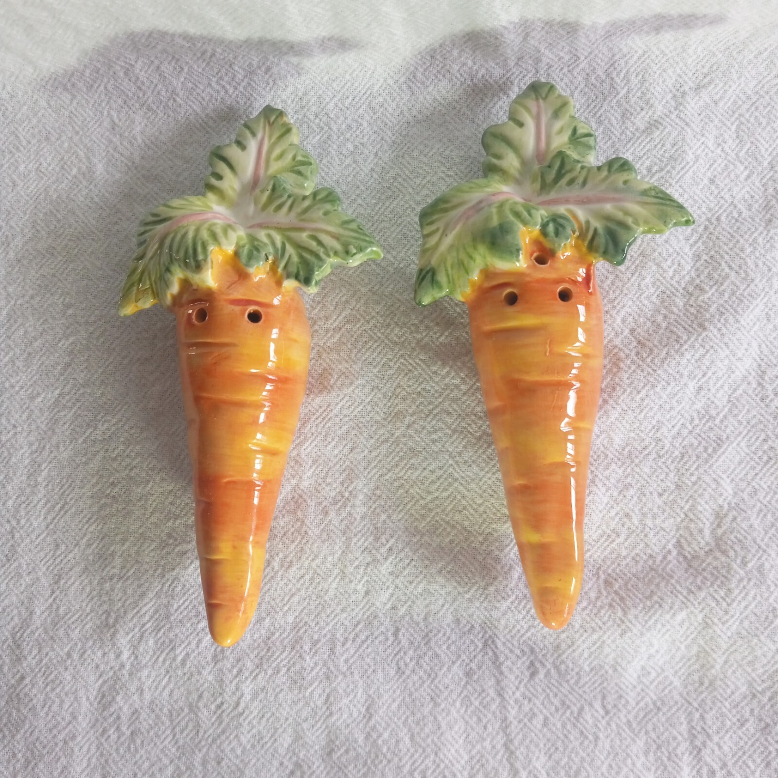 Ceramic Carrot Salt & Pepper Shakers Unbranded ~4.5" x ~2.5" | eBay