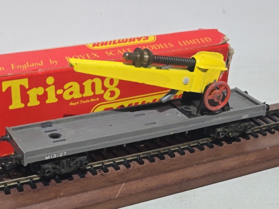 Triang Railways R216 Rocket Launcher Wagon Battlespace in Worn Box OO ...