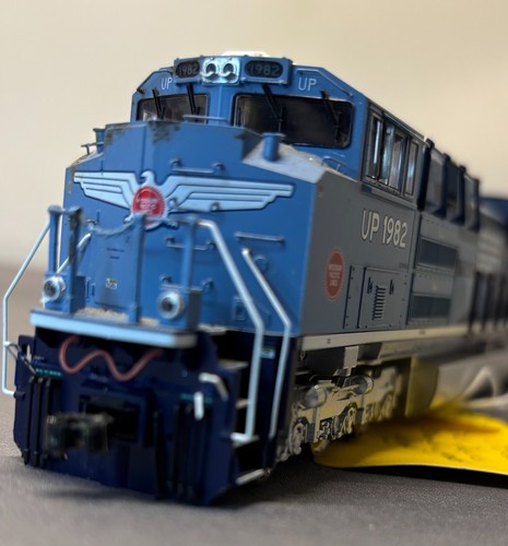 HO ES44 MOPAC/UP ES44 Nice! DC/DCC good sound, runs well NO BOX | eBay