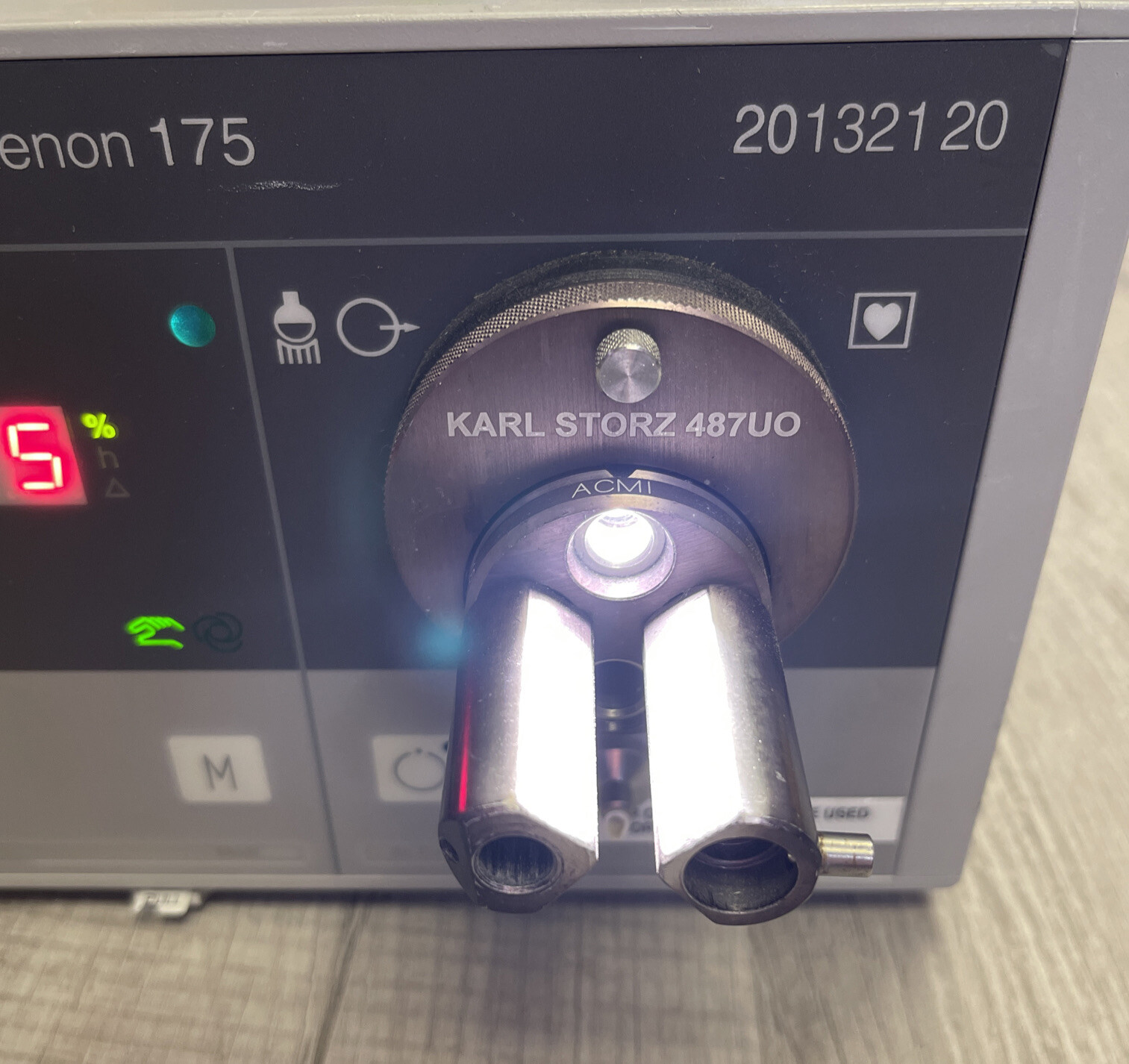 Karl Storz Xenon 175 Watt Light Source 201321-20 with Storz 487UO Multi ...