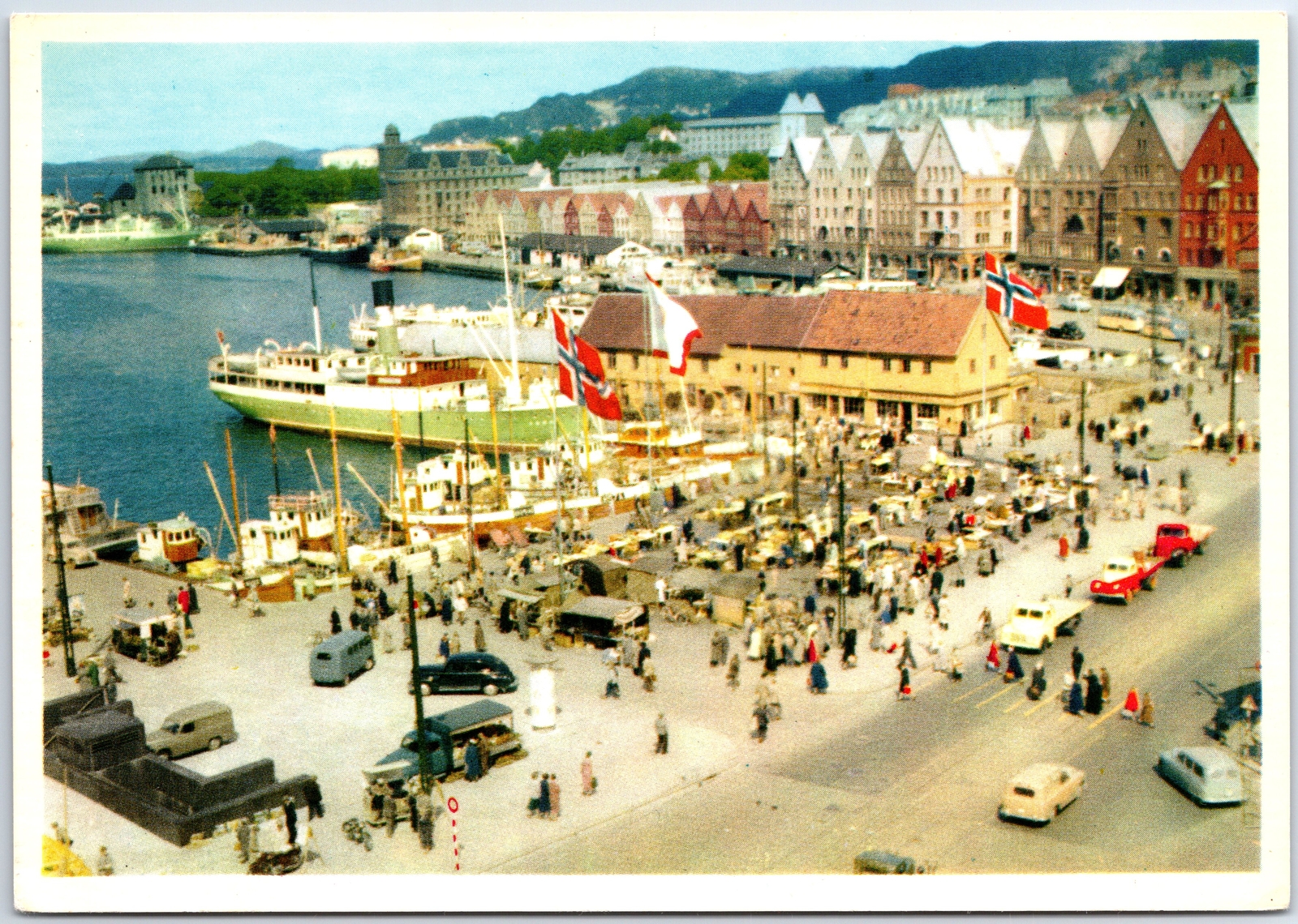 VINTAGE CONTINENTAL SIZE POSTCARD VIW OF THE FISH MARKET AT BERGEN ...