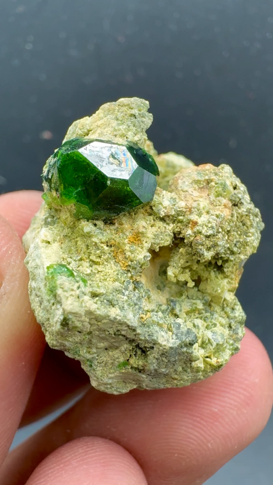 72 CTs Natural Demantoid Green Garnet Crystal Specimen @ mineral | eBay