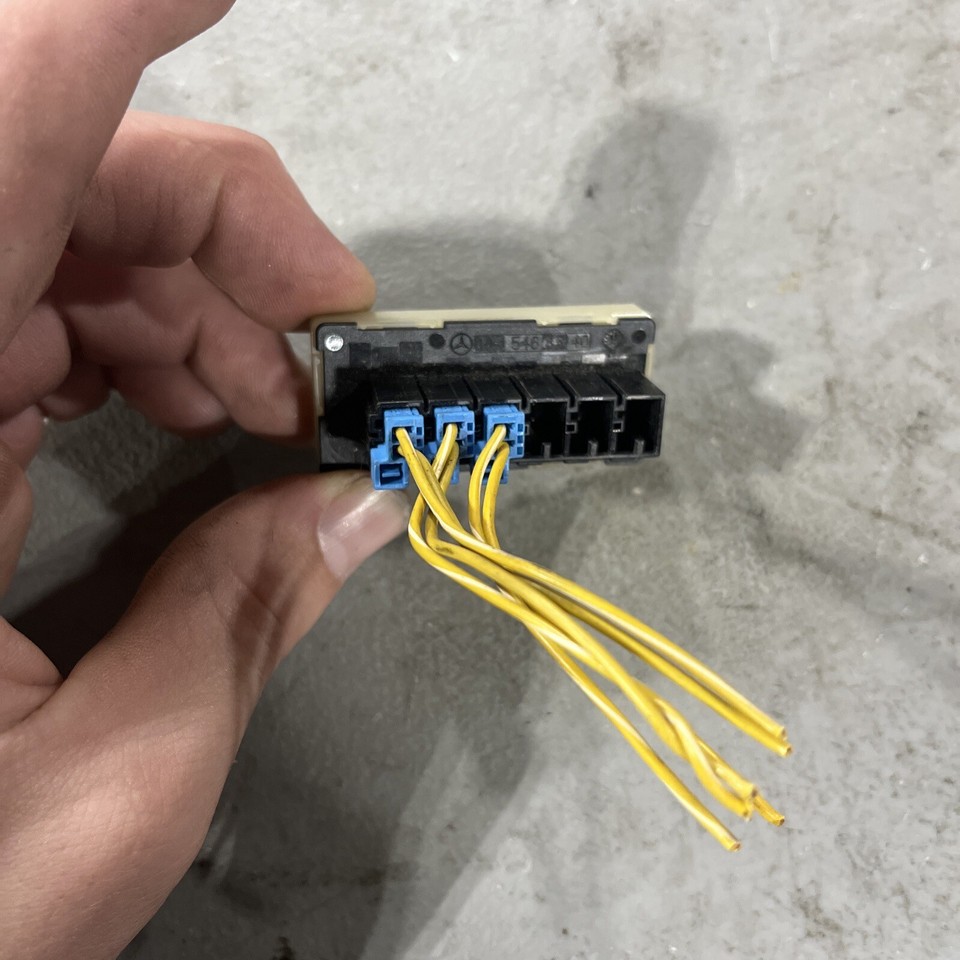 2007-2013 Mercedes W221 S550 S400 Floor Distributor Block Wire Pigtail ...